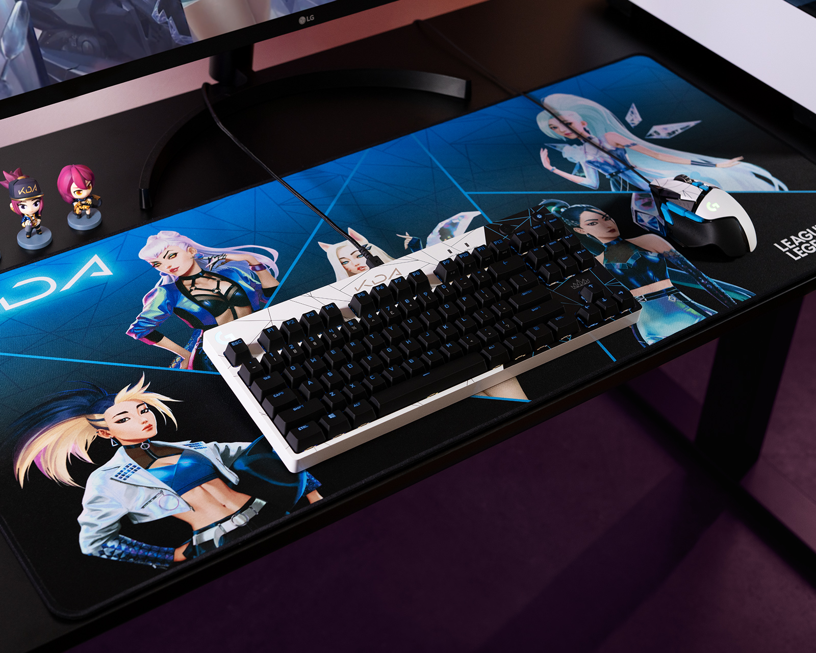 Logitech G840 XL Gaming Mouse Pad - KDA Edition - MaxGaming.com Logitech G840 XL Gaming Mouse Pad - KDA Edition - MaxGaming.com